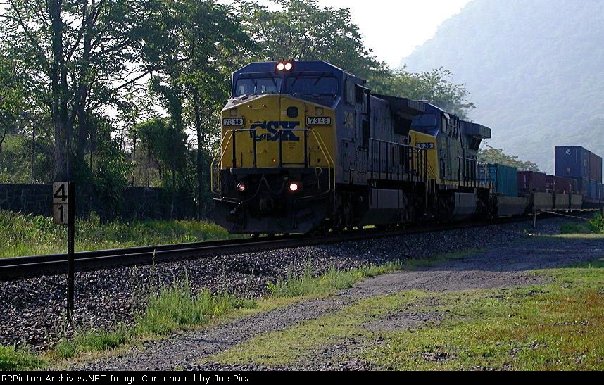 CSX #7348 with a northbound stack train on the River Line, 5/29/06